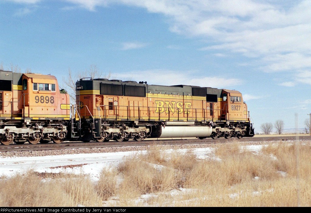 BNSF 8927 BN 9898 Rozet., WY